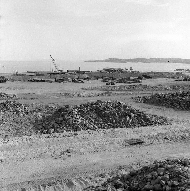 Hamersley Iron port and iron ore processing plant under construction at ...