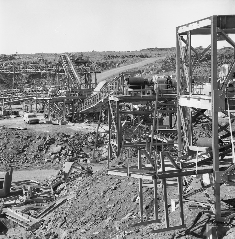 Hamersley Iron port and iron ore processing plant under construction at ...
