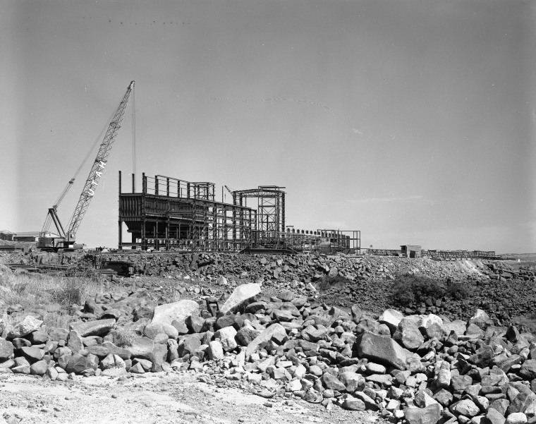 Hamersley Iron port and iron ore processing plant under construction at ...
