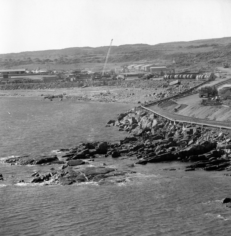 Hamersley Iron port and iron ore processing plant under construction at ...