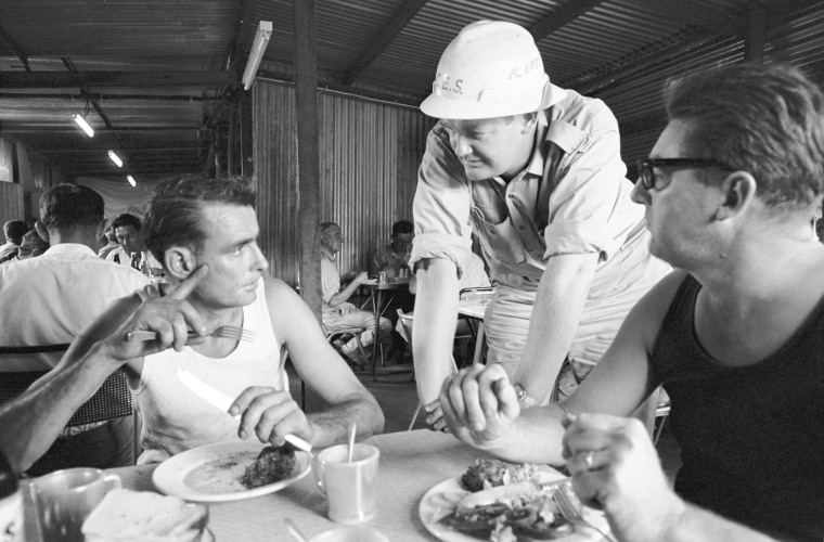 Mt Tom Price construction camp. - JPG 99.1 KB