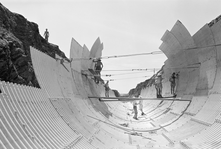 Construction of the rail loadout tunnel at Mt Tom Price, October 1965 ...