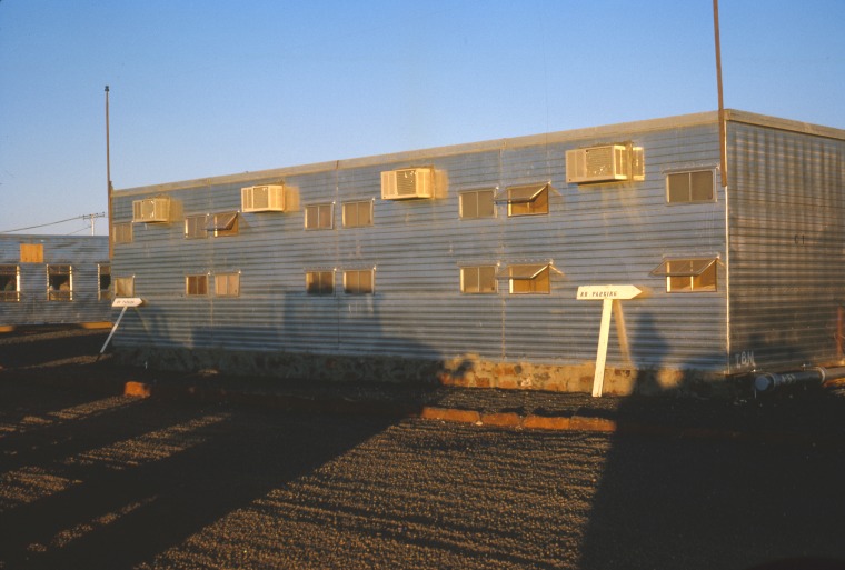 Typical single mens quarters at King Bay (Dampier) - JPG 88.4 KB