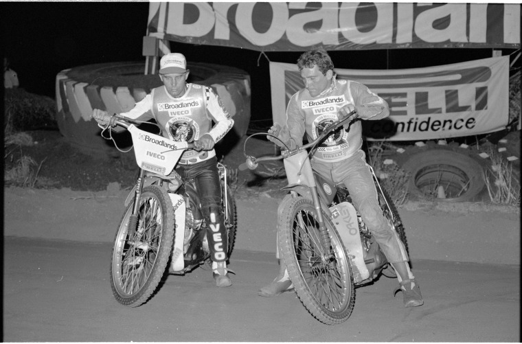 Motorbike racing at Tom Price Speedway. - JPG 102.4 KB