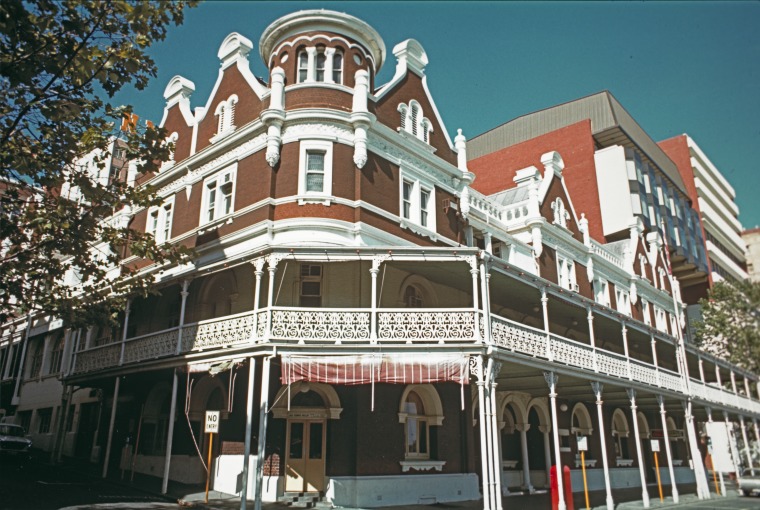 Esplanade Hotel, Perth, Western Australia. - JPG 147.9 KB