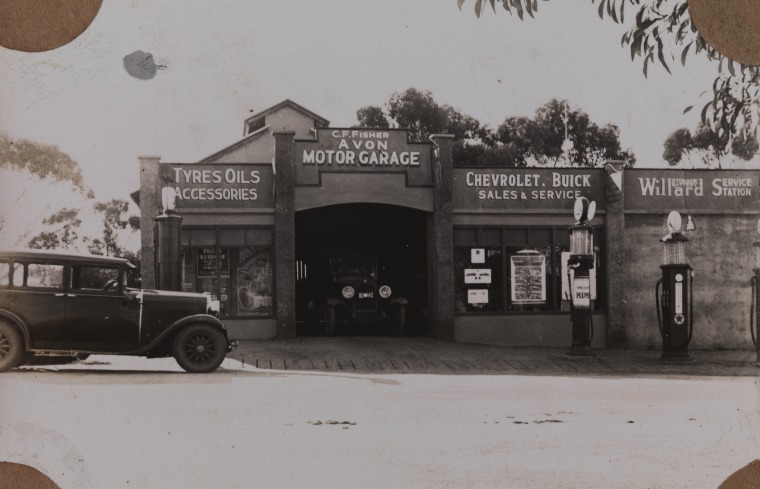 Avon Motor Garage and Service Station, Beverley. - JPG 79.5 KB