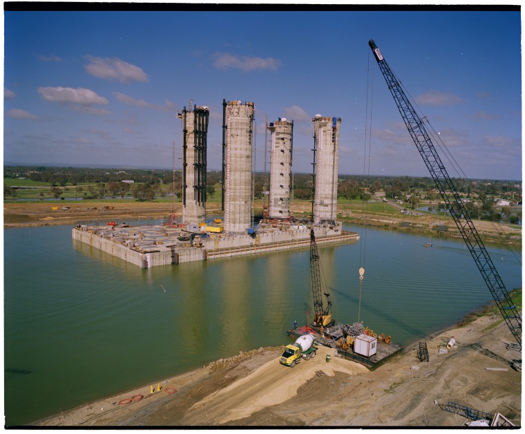 Removing the bund wall separating the Wandoo B concrete gravity ...