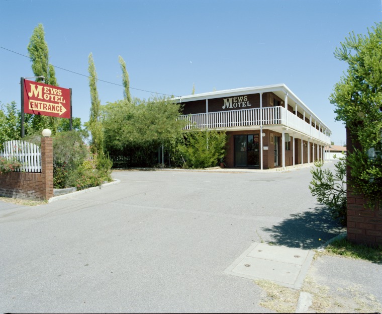 Mews Motel, 51 Victoria Street, Midland, 4 January 1991. - JPG 134.4 KB