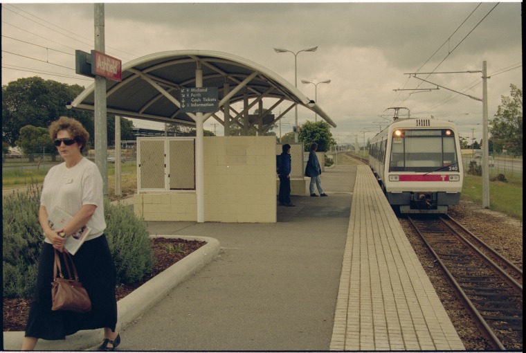 Ashfield Train Station 28 September 1995. - JPG 107.7 KB