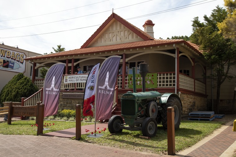 Exhibition halls at the Perth Royal Show, 28 September 2018. - JPG 133.2 KB