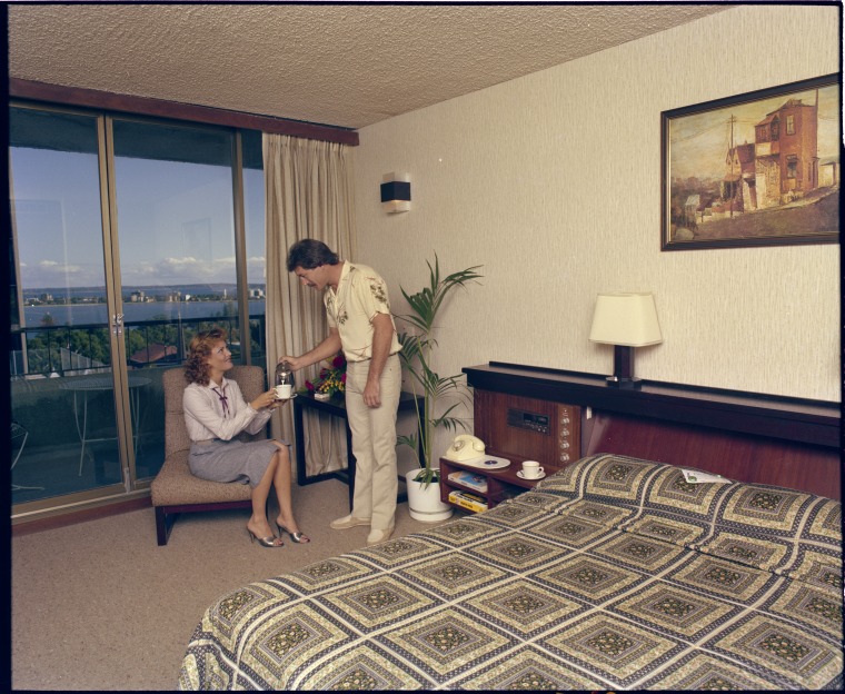 Park Towers Hotel, 517 Hay Street, Perth, March 1982. - JPG 165.9 KB