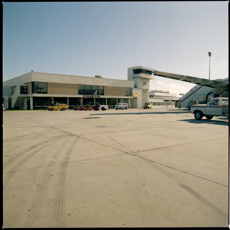 Perth Airport terminal exterior and interior, 16 June 1986. - JPG 116.4 KB