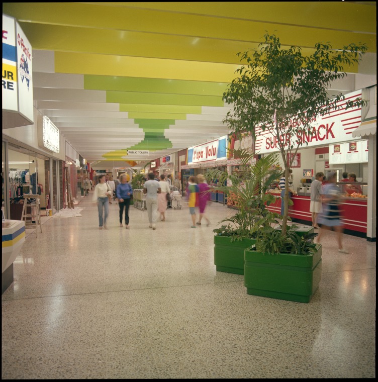 Mirrabooka Square shopping centre, 2 October 1986. - JPG 176.7 KB