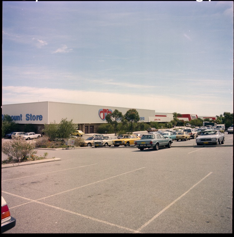 Mirrabooka Square shopping centre, 2 October 1986. - JPG 141.1 KB