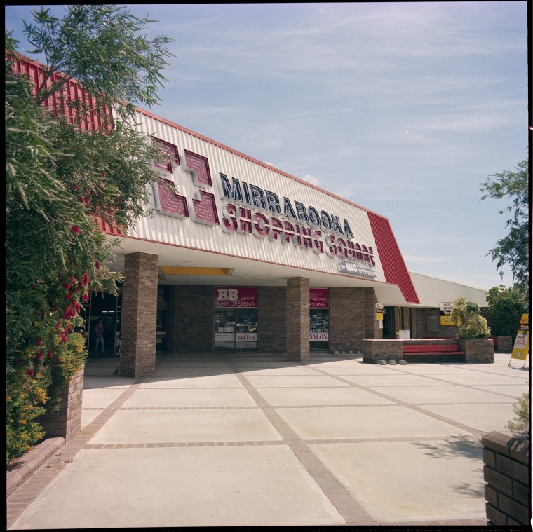 Mirrabooka Square shopping centre, 2 October 1986. - JPG 169.0 KB
