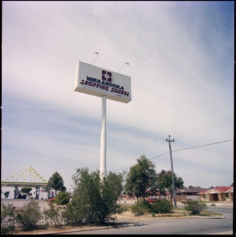 Mirrabooka Square shopping centre, 2 October 1986. - JPG 130.1 KB