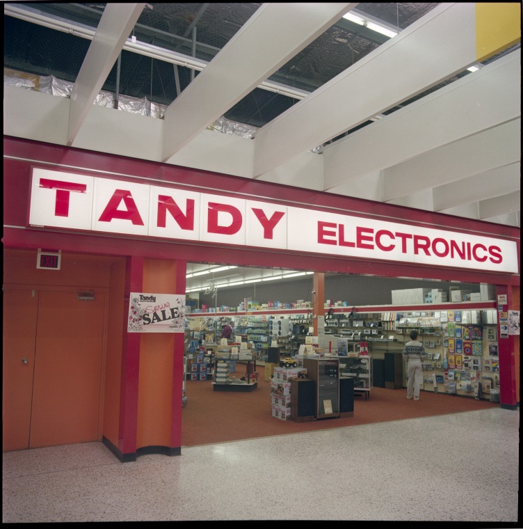 Mirrabooka Square shopping centre, 2 October 1986. - JPG 143.7 KB