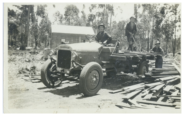 Alfred Gordon Dempsey collection of photographs. - JPG 133.1 KB