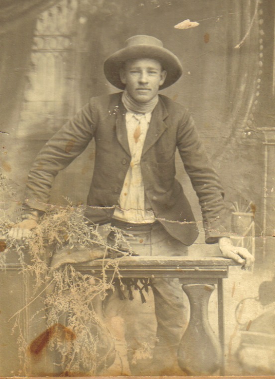 Alfred Gordon Dempsey collection of photographs. - JPG 96.2 KB