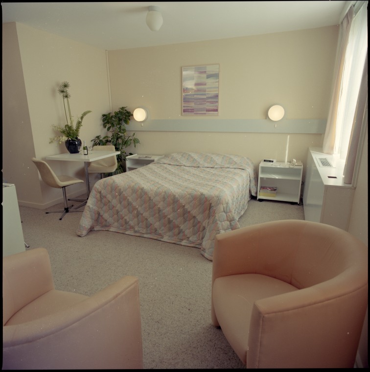 Inntown Hotel, 70 Pier Street, Perth, 16 February 1988. - JPG 93.8 KB
