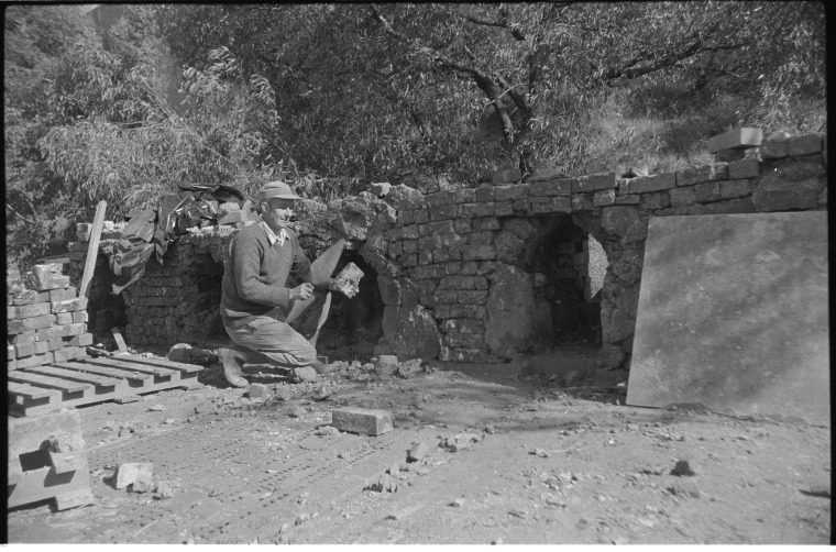 Man working at old kilns at Midland Brick, Western Australia. - JPG 139 ...