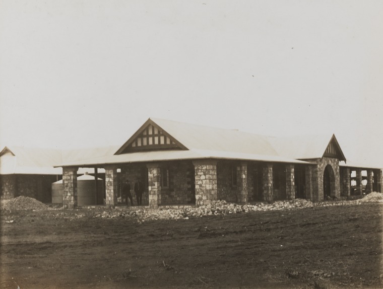 Mount Narryer Station homestead and shearing shed under construction ...