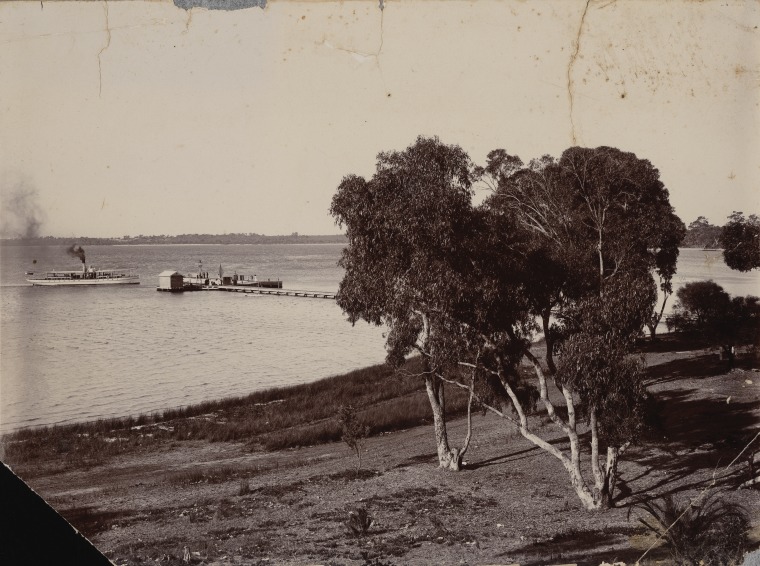 The ferry Silver Star arriving at the Applecross jetty. - JPG 135.0 KB