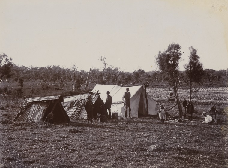 The Native camp near Guildford. - JPG 130.2 KB