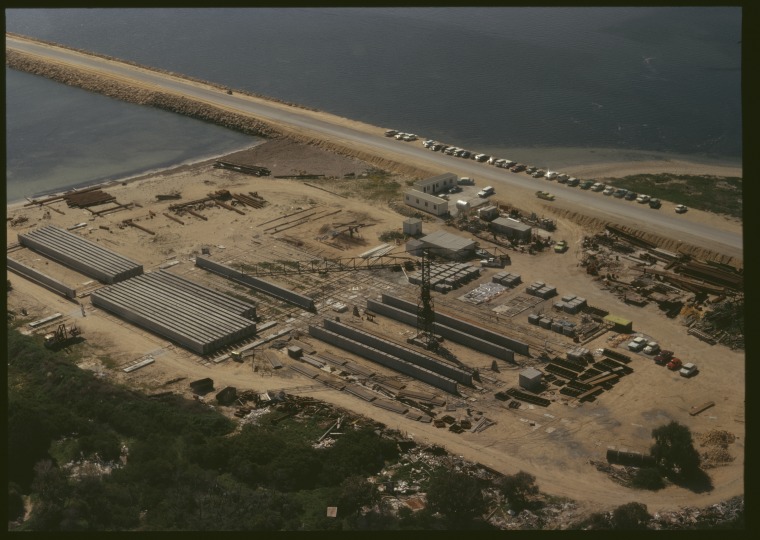Construction of the Port Peron to Garden Island Causeway, Western ...