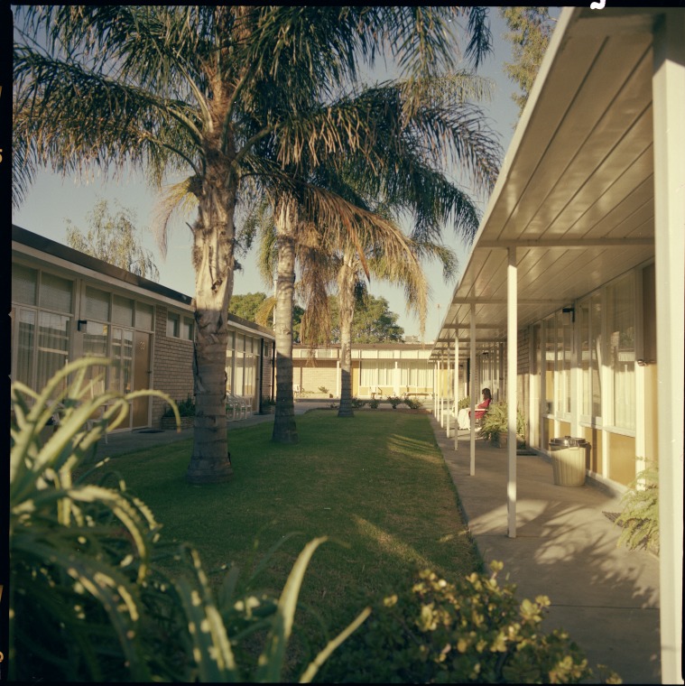 Como Beach Motel at 2 Preston Street, Como, 15 March 1989. - JPG 190.0 KB