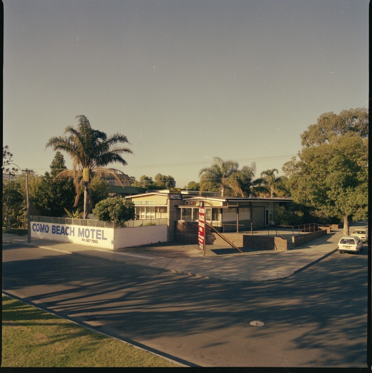 Como Beach Motel at 2 Preston Street, Como, 15 March 1989. - JPG 148.6 KB