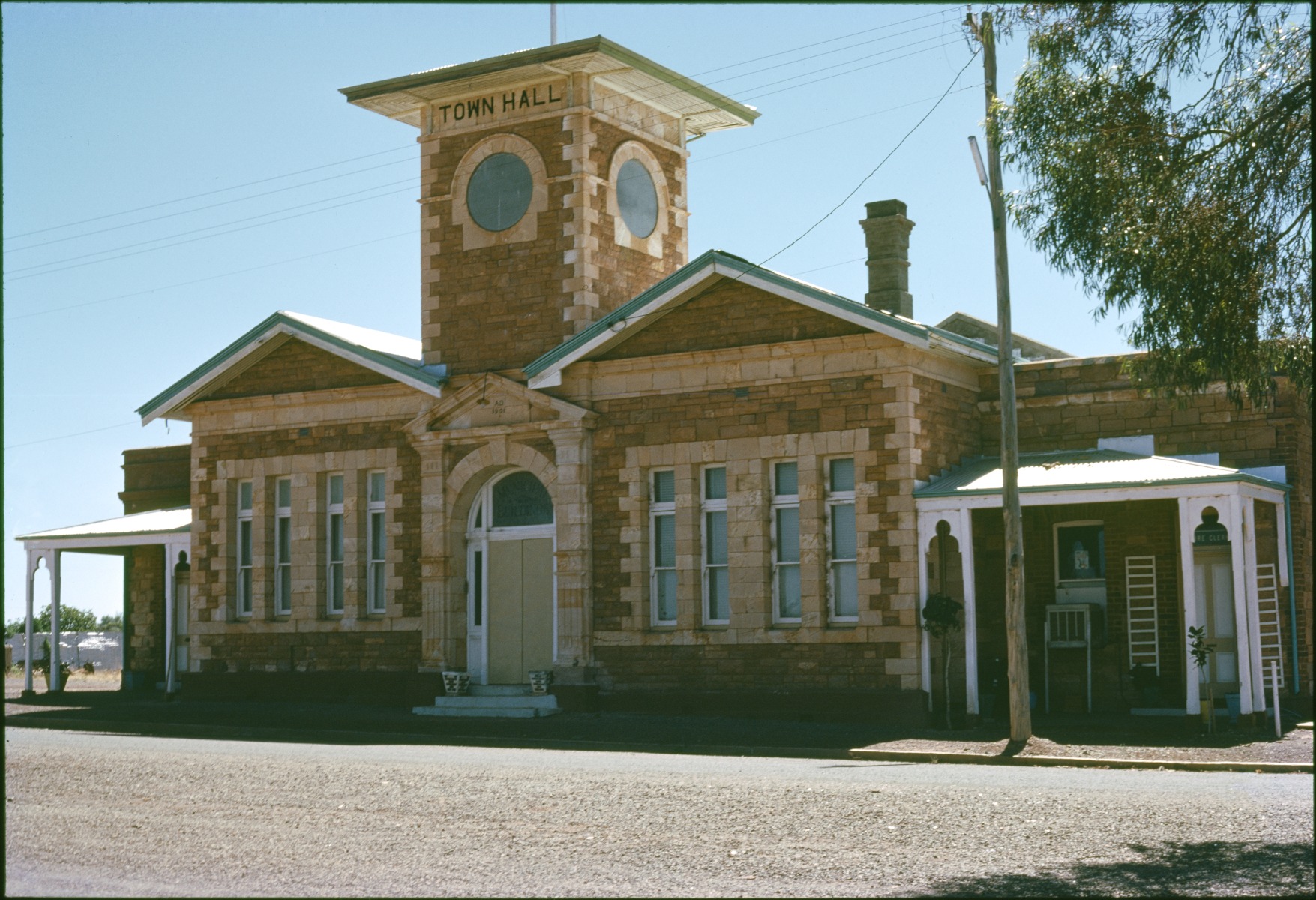 Town Hall, 124 Shenton Street, Menzies, Western Australia. - JPG 538.2 KB