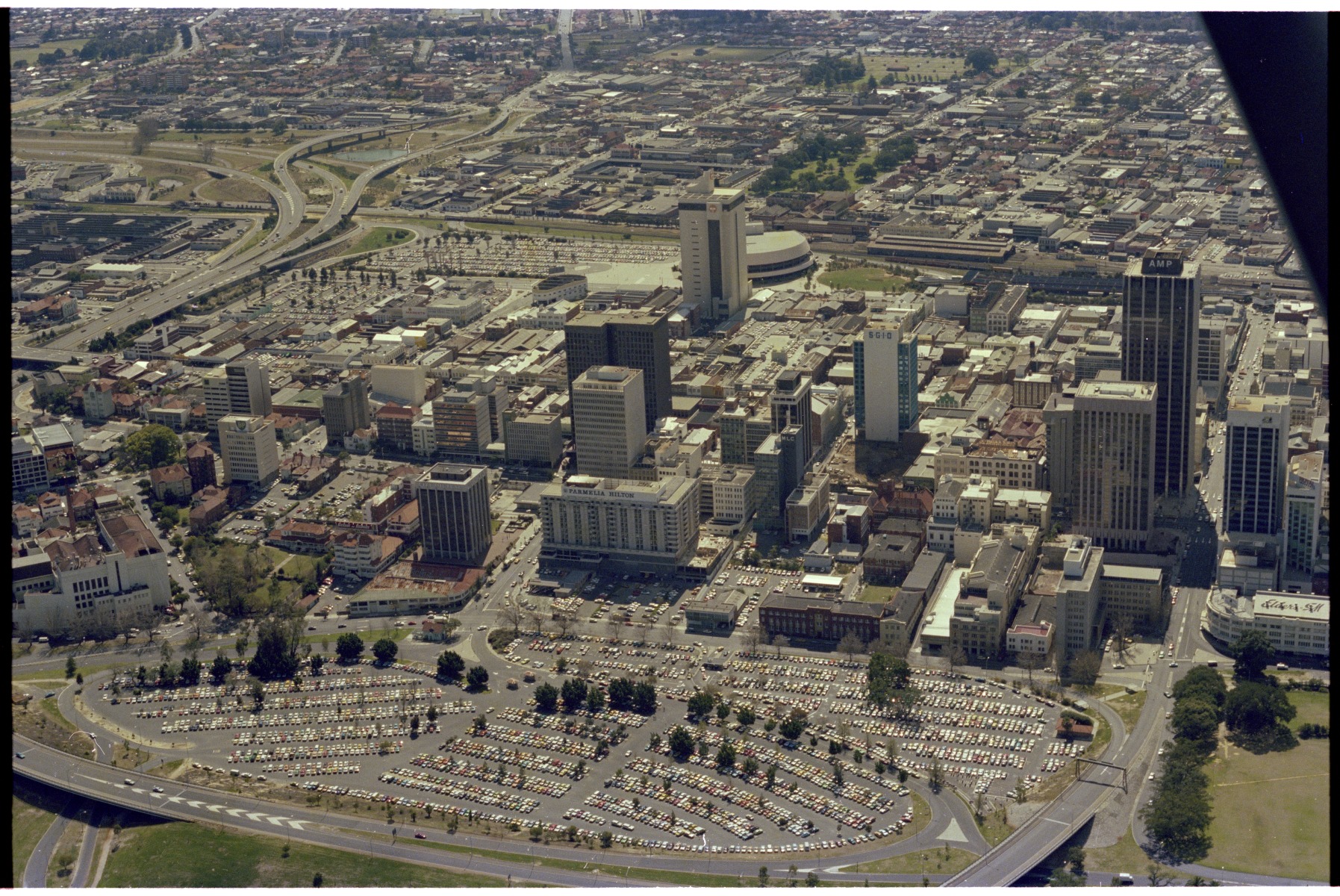 Aerial views of Perth, Western Australia. - JPG 841.1 KB