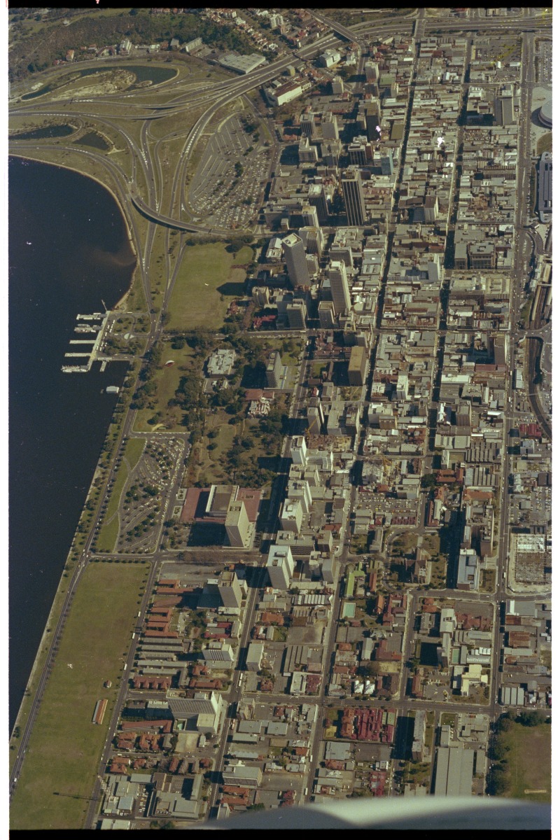 Aerial views of Perth, Western Australia. - JPG 356.9 KB