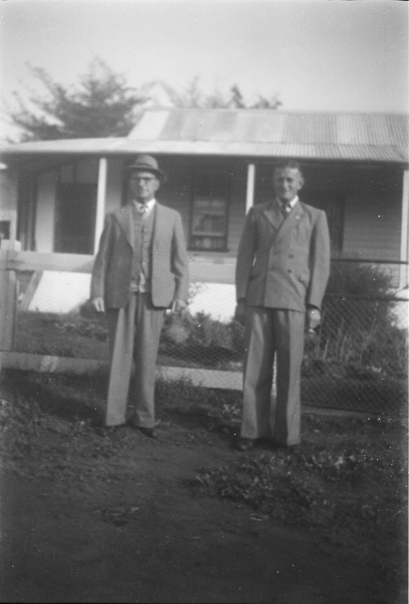 John Thomas Quill and son Jack (John), Duranillin, Western Australia ...