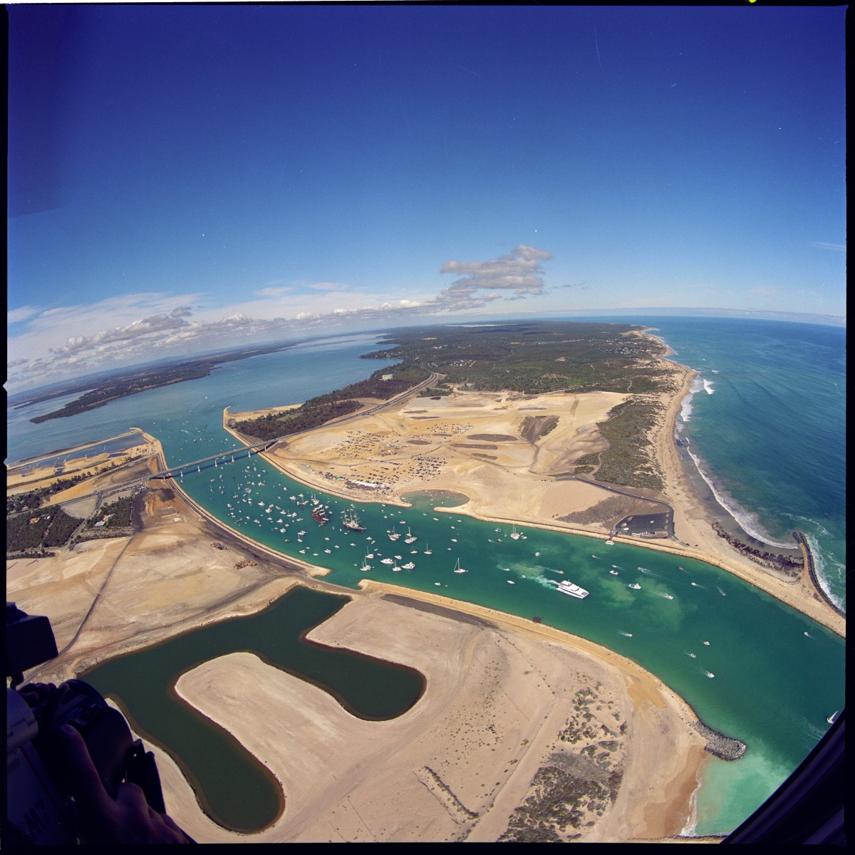 Aerial photographs of the Dawesville Channel, 24 April 1994. - JPG 334.7 KB