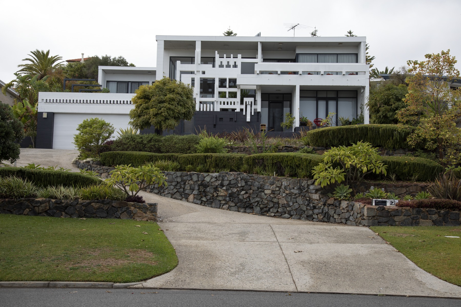 The Roberts House designed by Iwan Iwanoff, 12 Yanagin Crecent, City ...