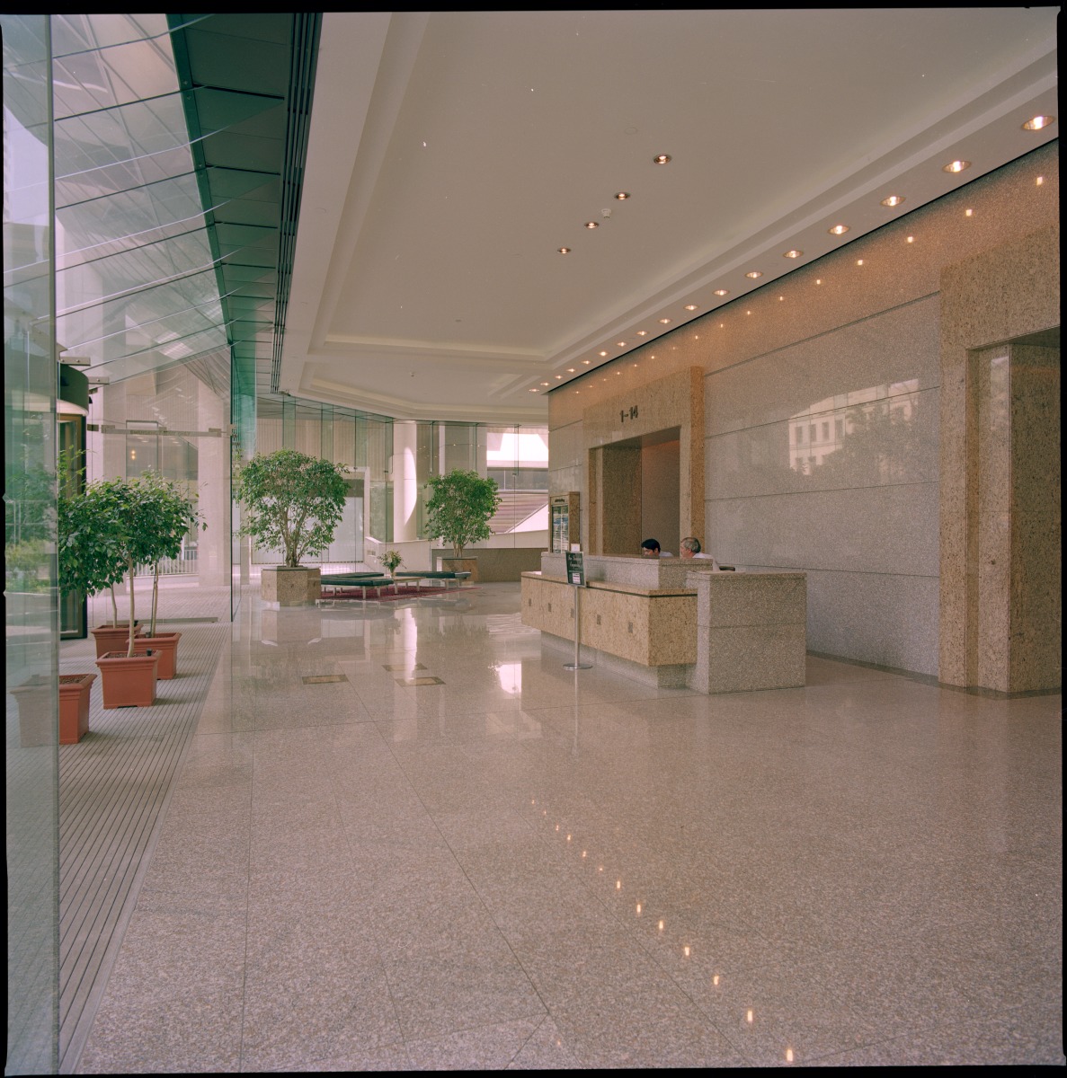 Foyer of the AMP Tower, Perth, 12 March 1999. - JPG 370.4 KB