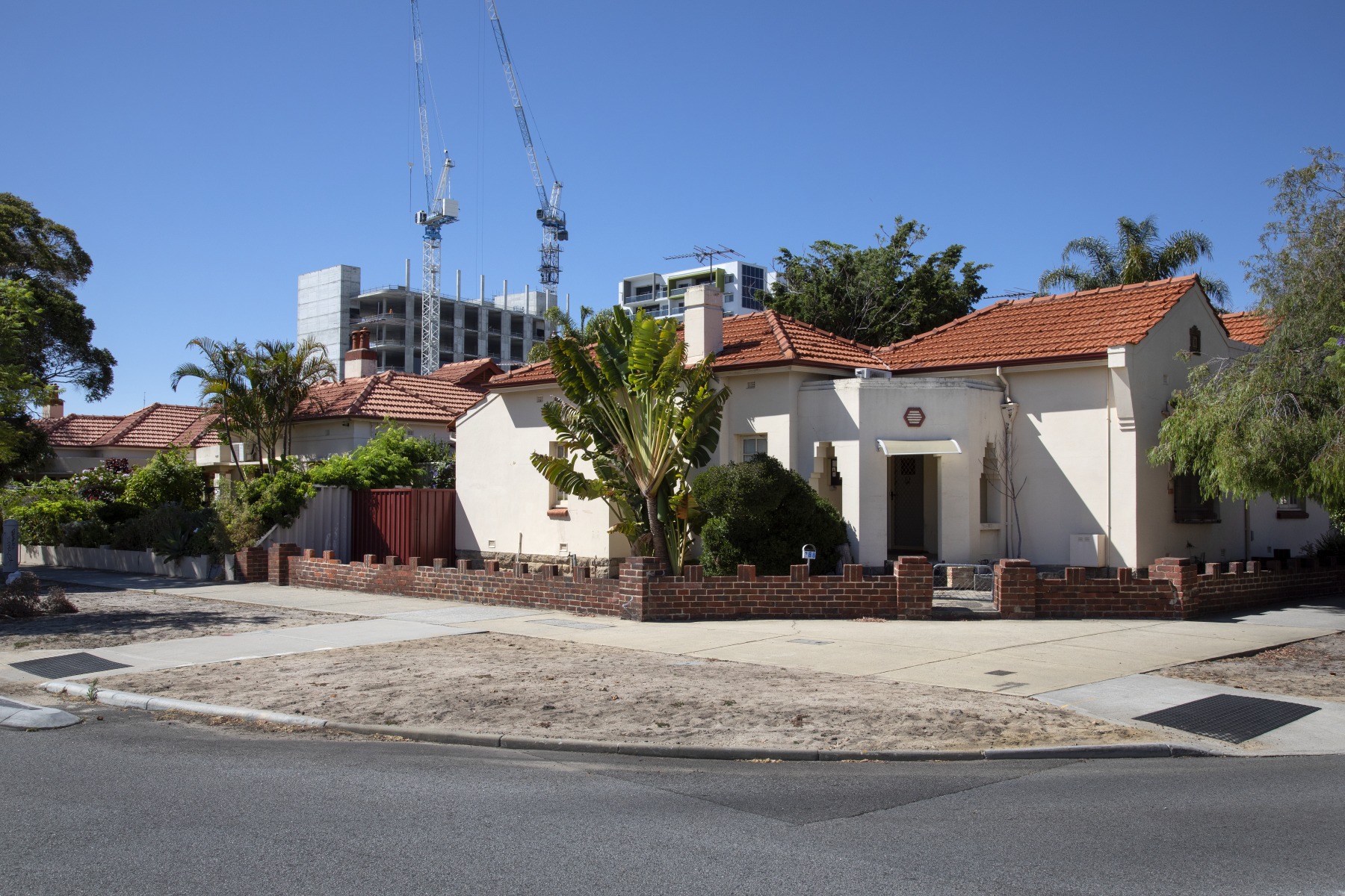 Parry Street end of attached houses at 278-288 Pier Street, Perth, 28 ...