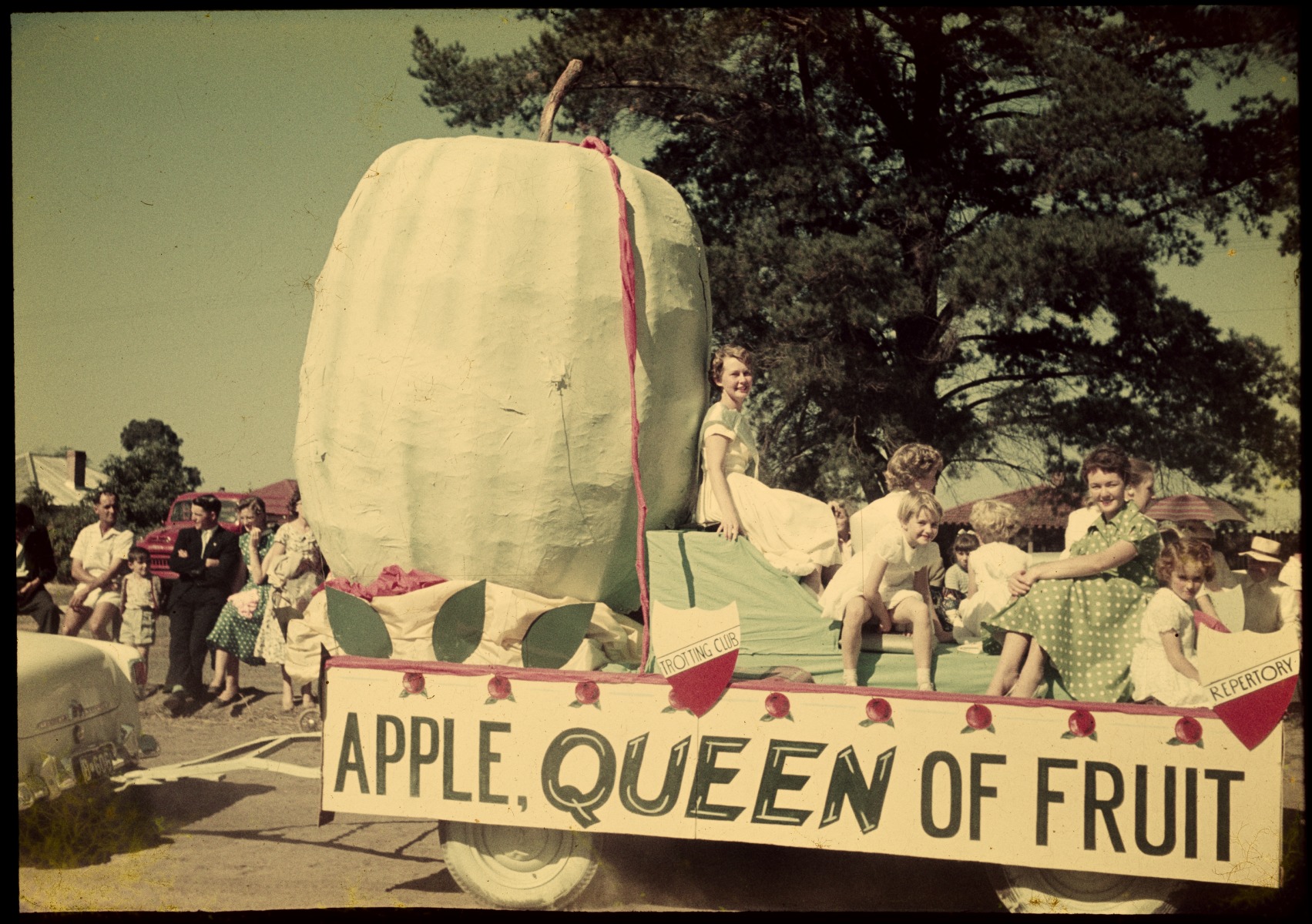 Float parade, South West Apple Festival, Bridgetown, 1958. - JPG 568.3 KB