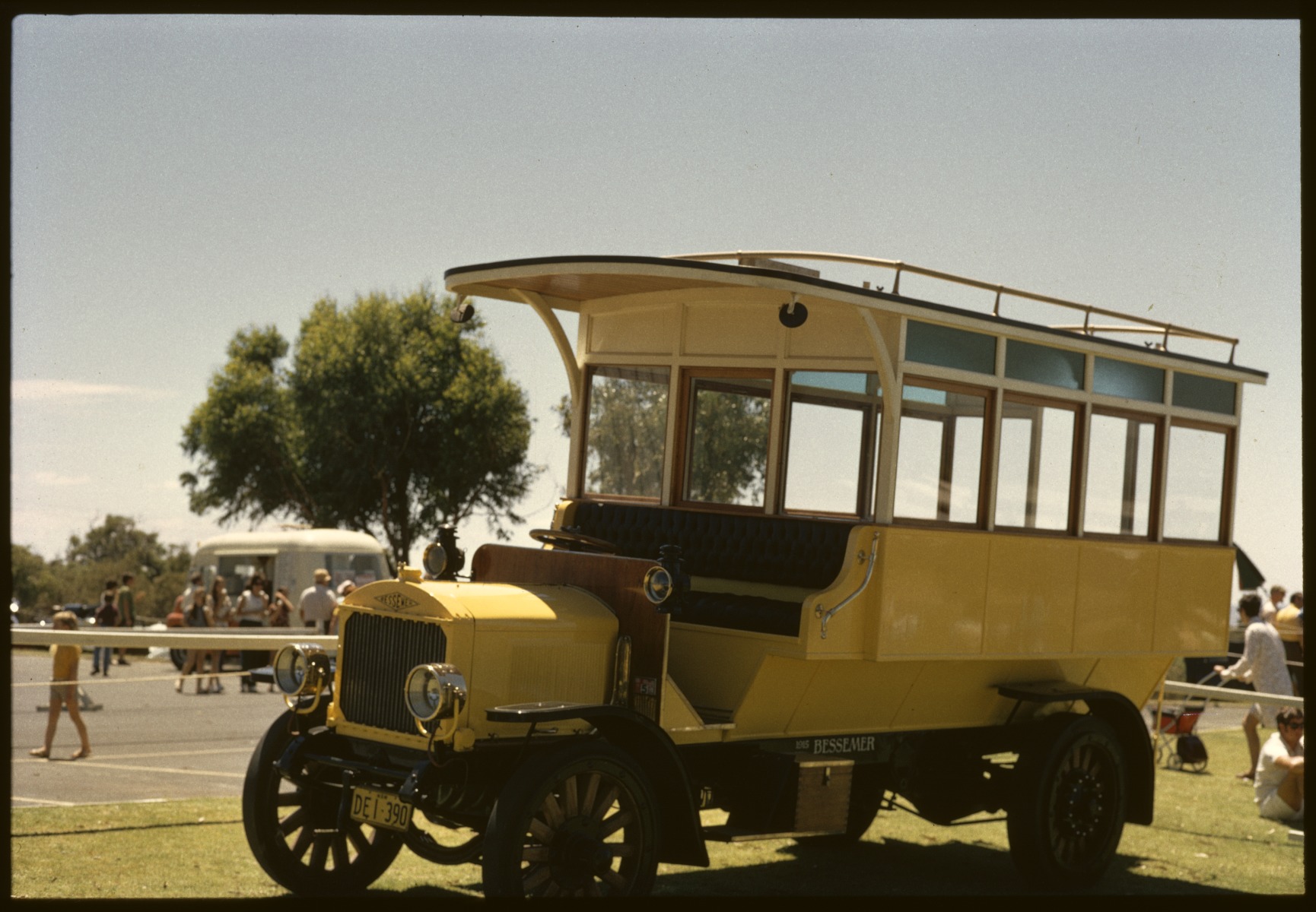1915 Bessemer Bus, Perth, Western Australia. - JPG 400.4 KB