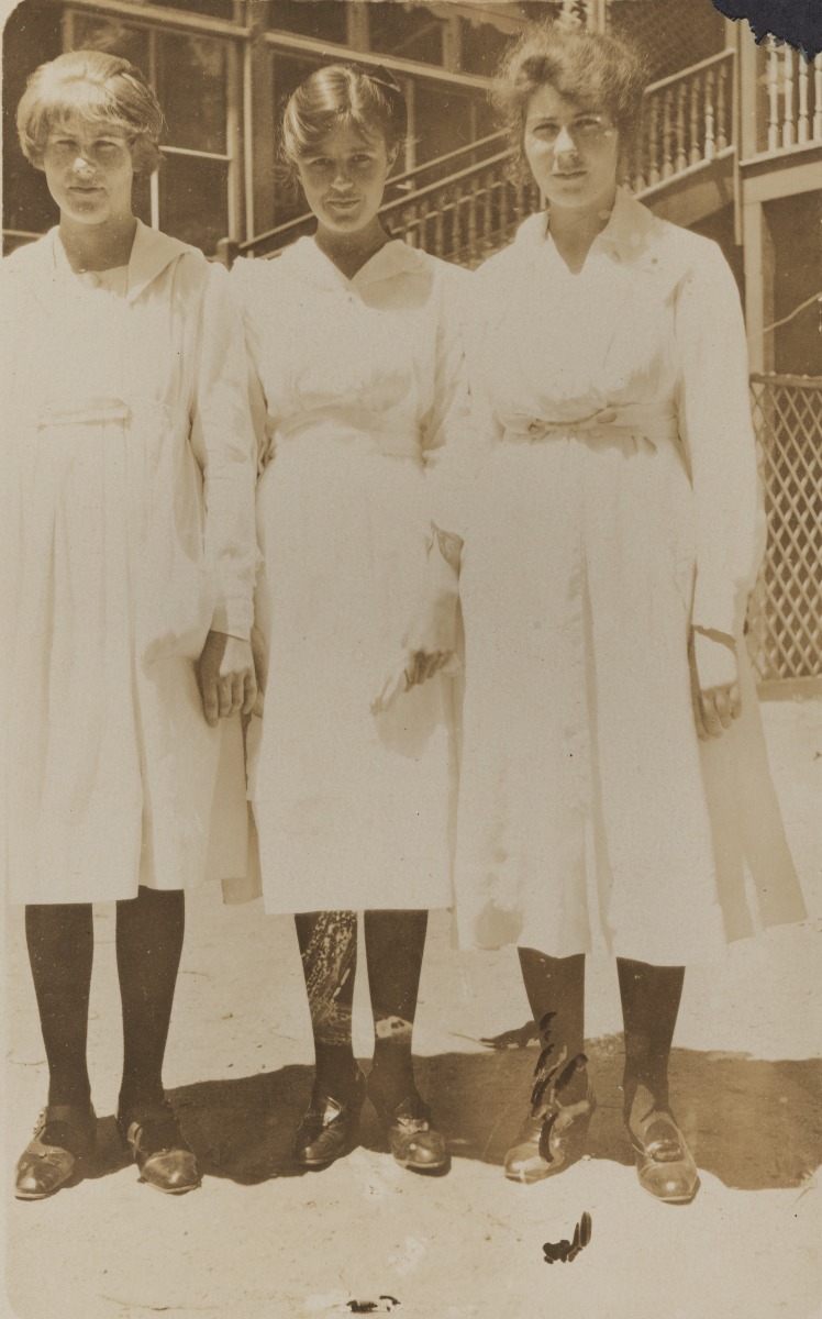 Students of Loreto School, Adelaide Terrace, Perth, Western Australia ...