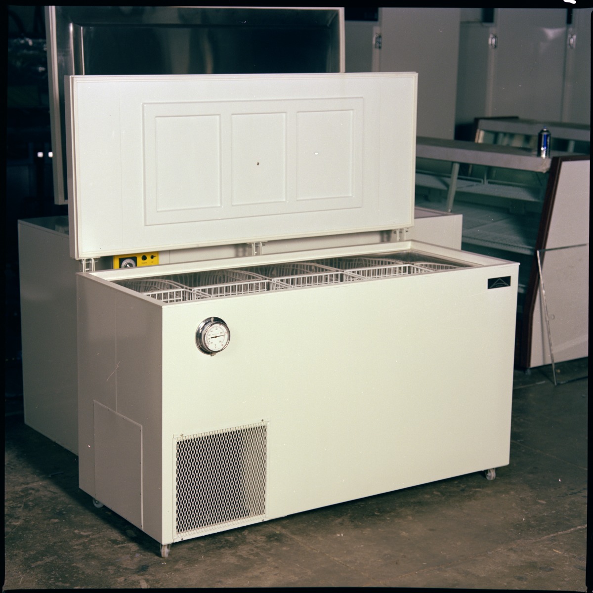 Arcus commercial freezer and refrigerators, 17 May 1982. - JPG 240.2 KB