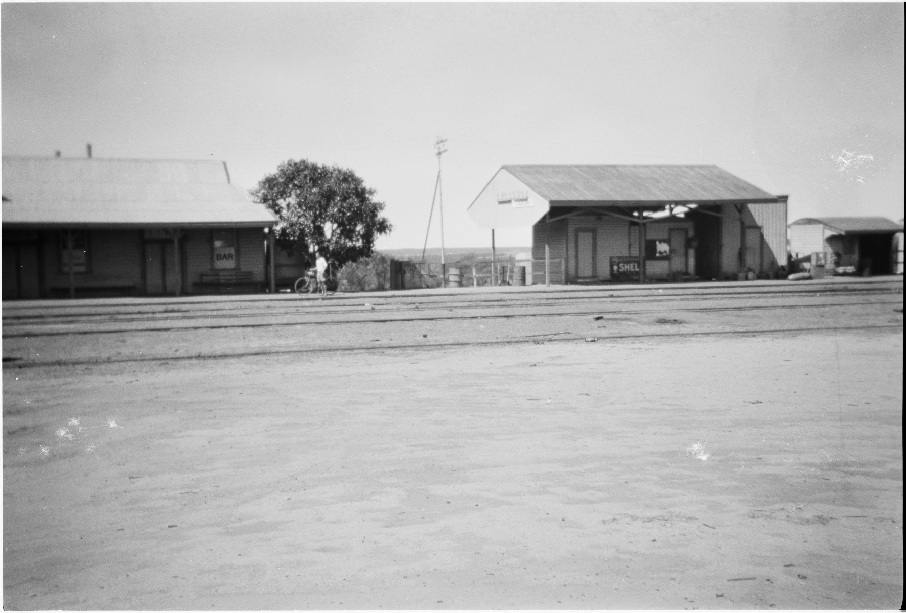 Caron station, Western Australia. - JPG 410.9 KB