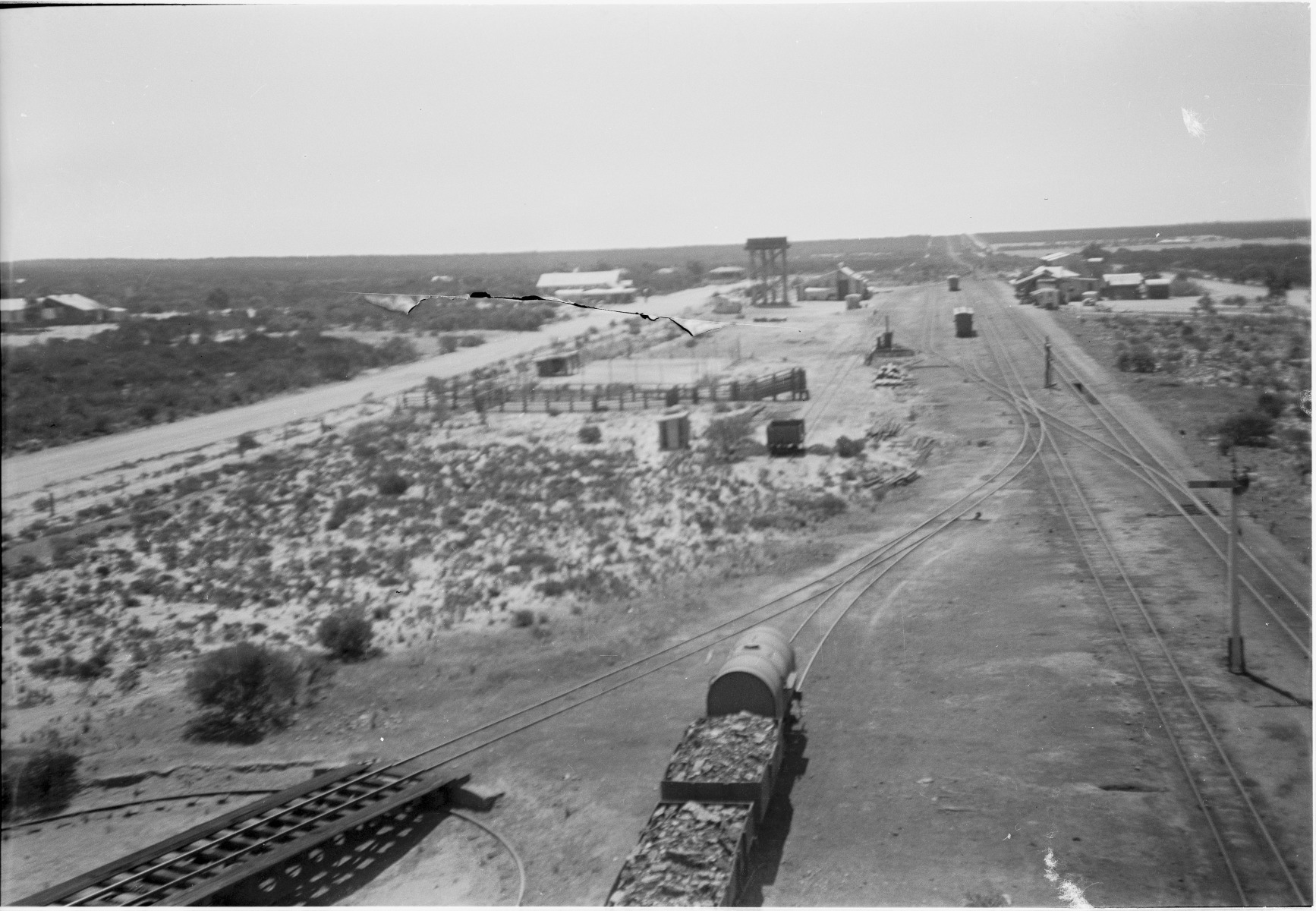Views from the Caron station coal stage, Western Australia. - JPG 468.5 KB