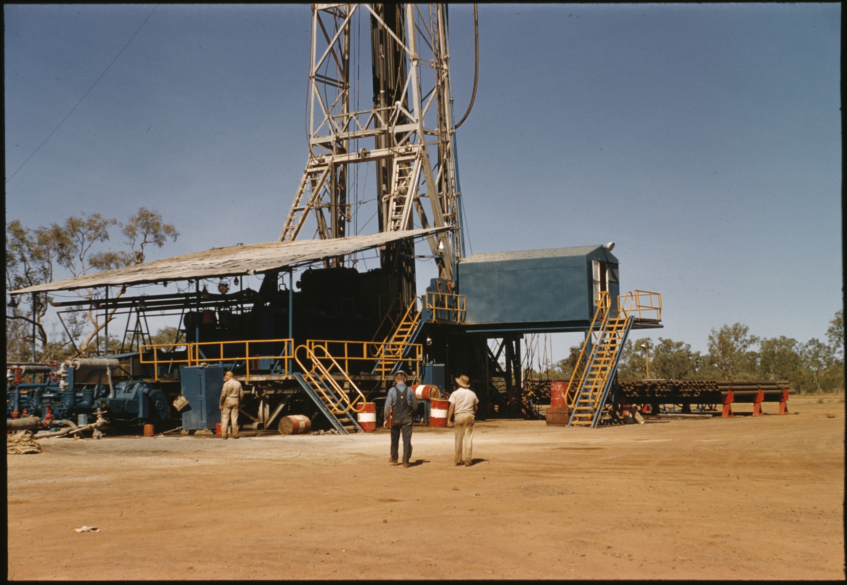 Fraser River No.1 oil well and camp, Western Australia. - JPG 463.6 KB