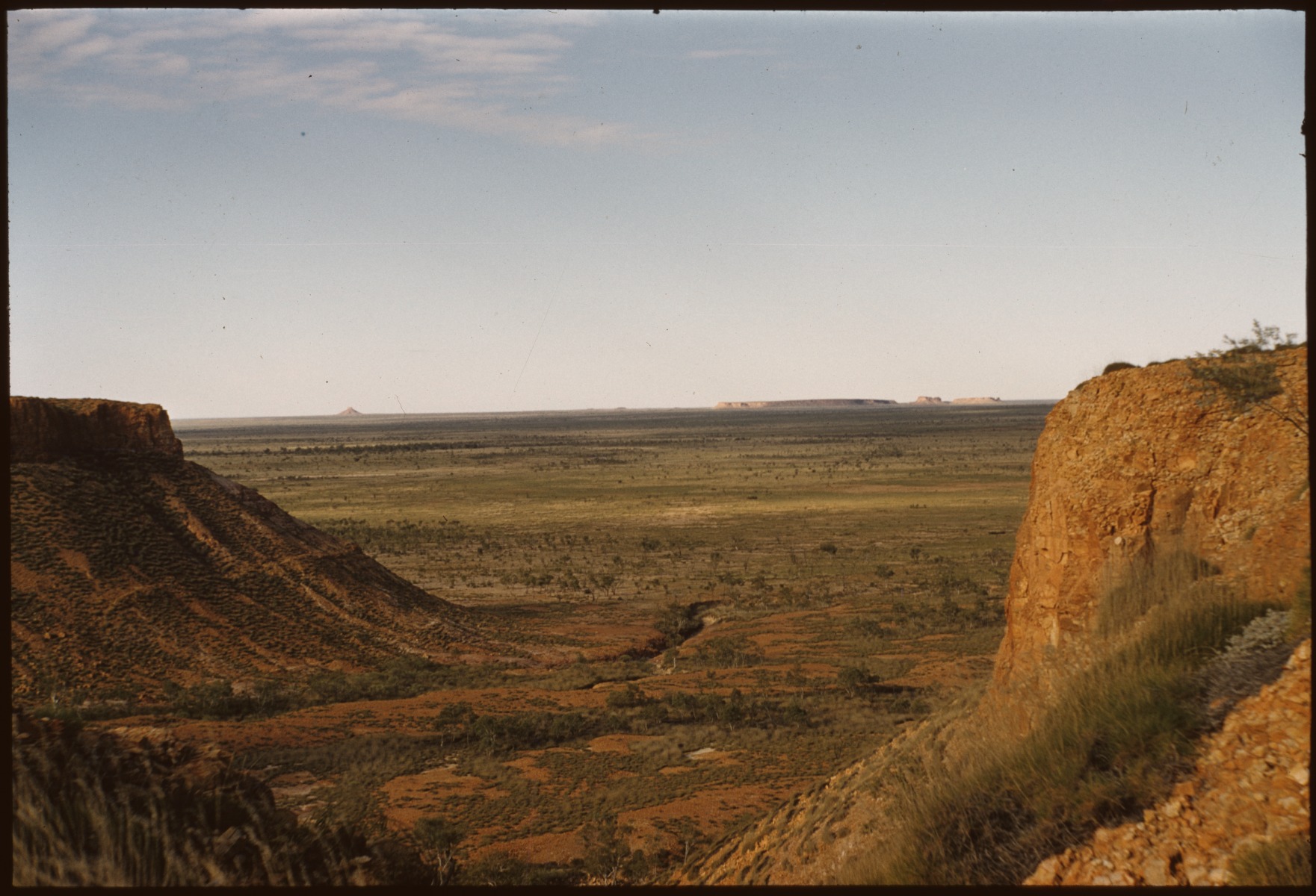 Edgar Range, Western Australia. - JPG 428.6 KB