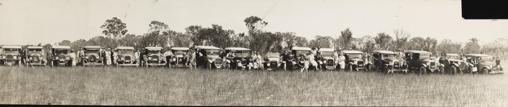 Car rally at Lake Pinjar. - JPG 262.6 KB