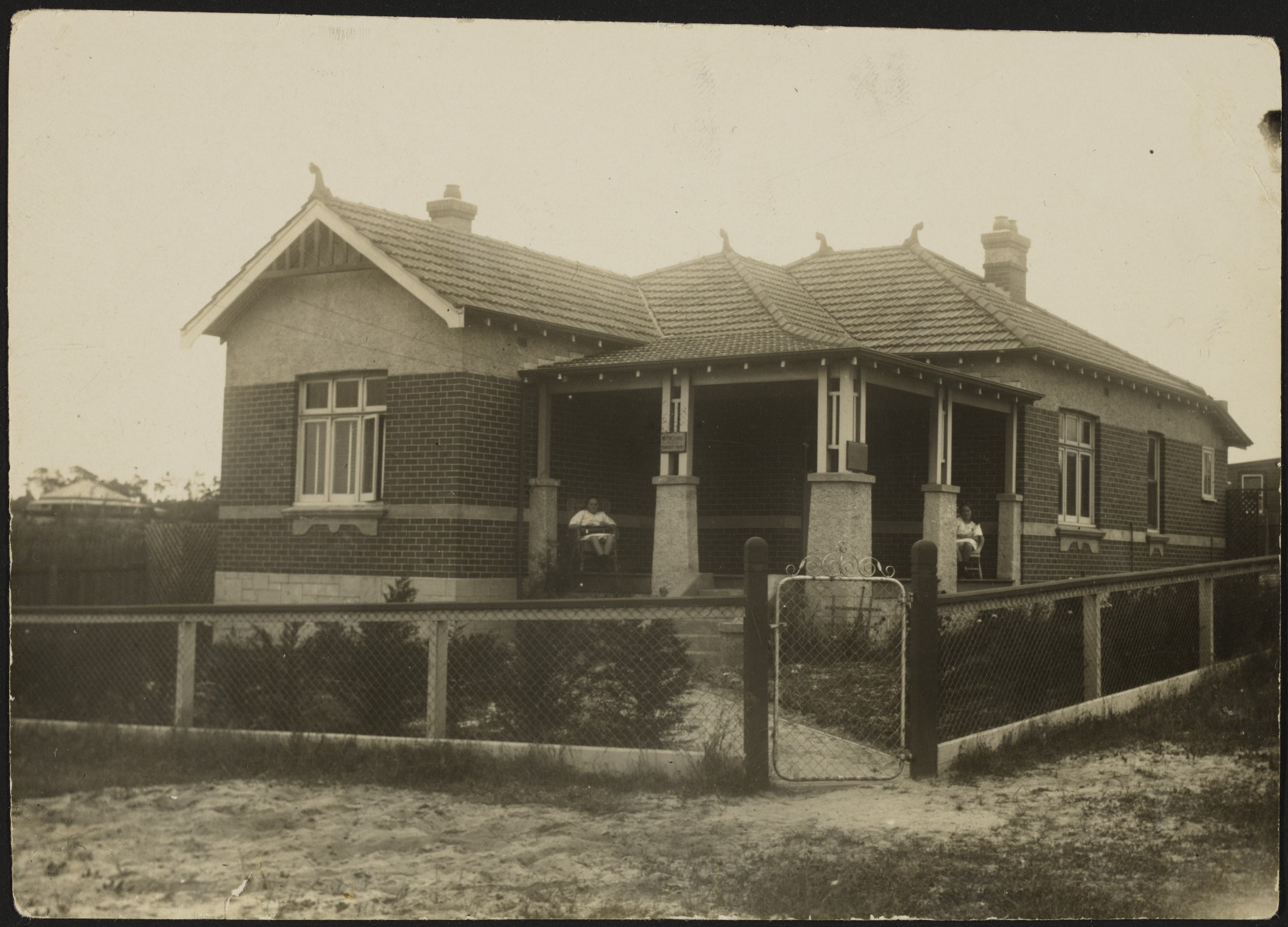 Possibly Albert Edward and Lillian Doris Giese's house, Megalong Street ...