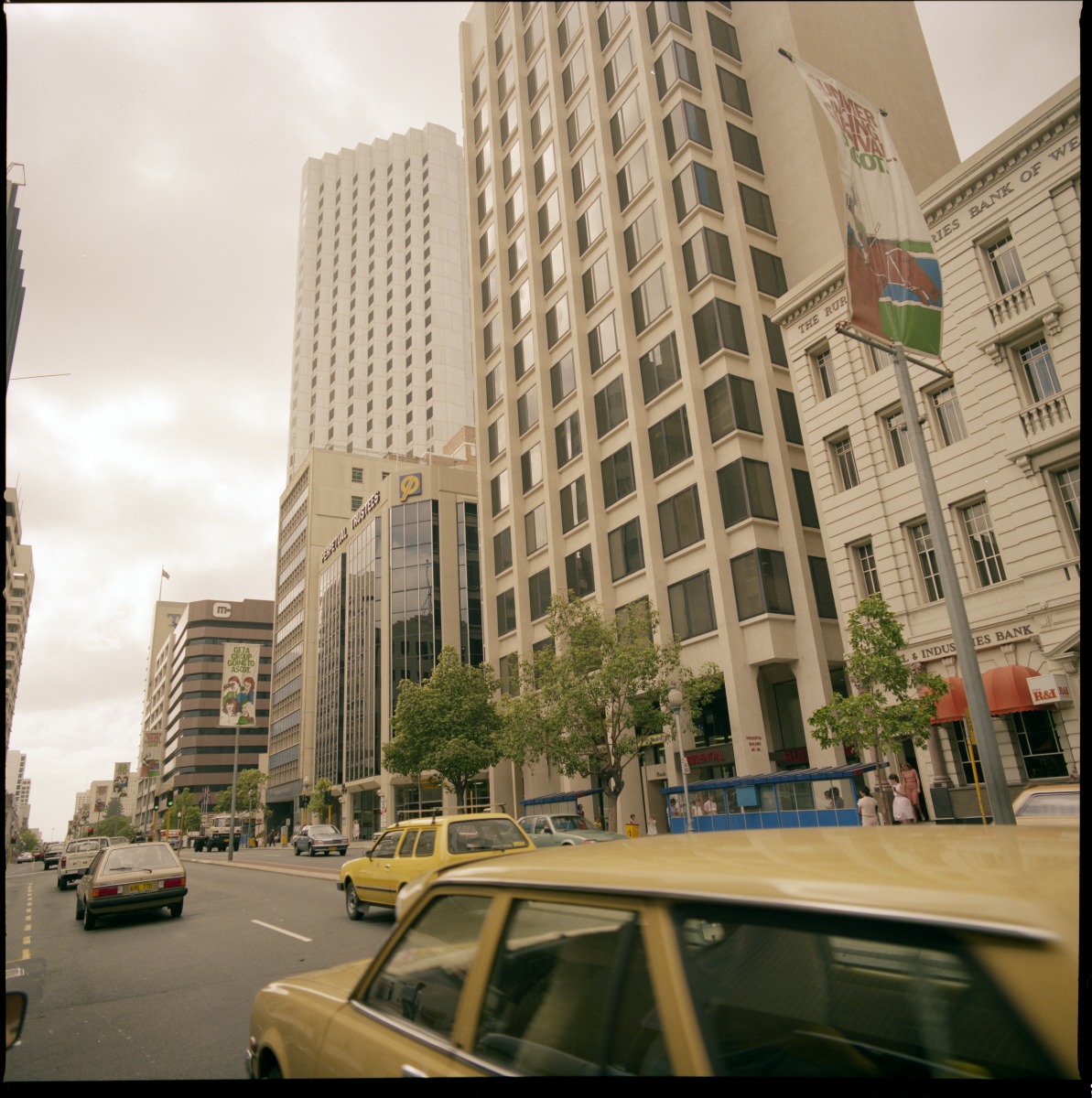St Georges Terrace, Perth, 20 December 1983. - JPG 343.7 KB